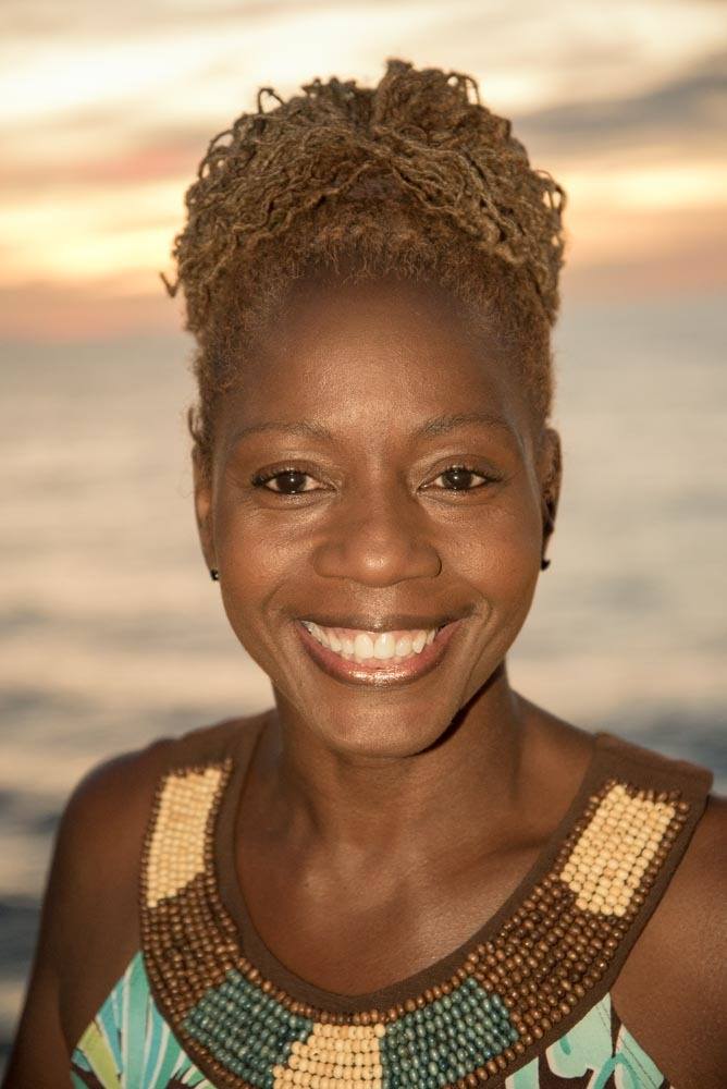 1964:Rosenna Bakari is an author, speaker and transformational poet