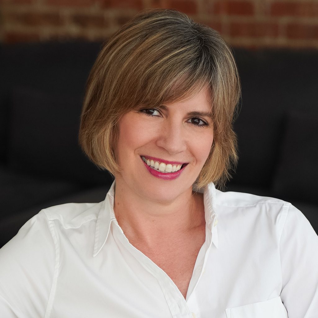 Kelly Hoey is the author of Build Your Dream Network /Ep2169